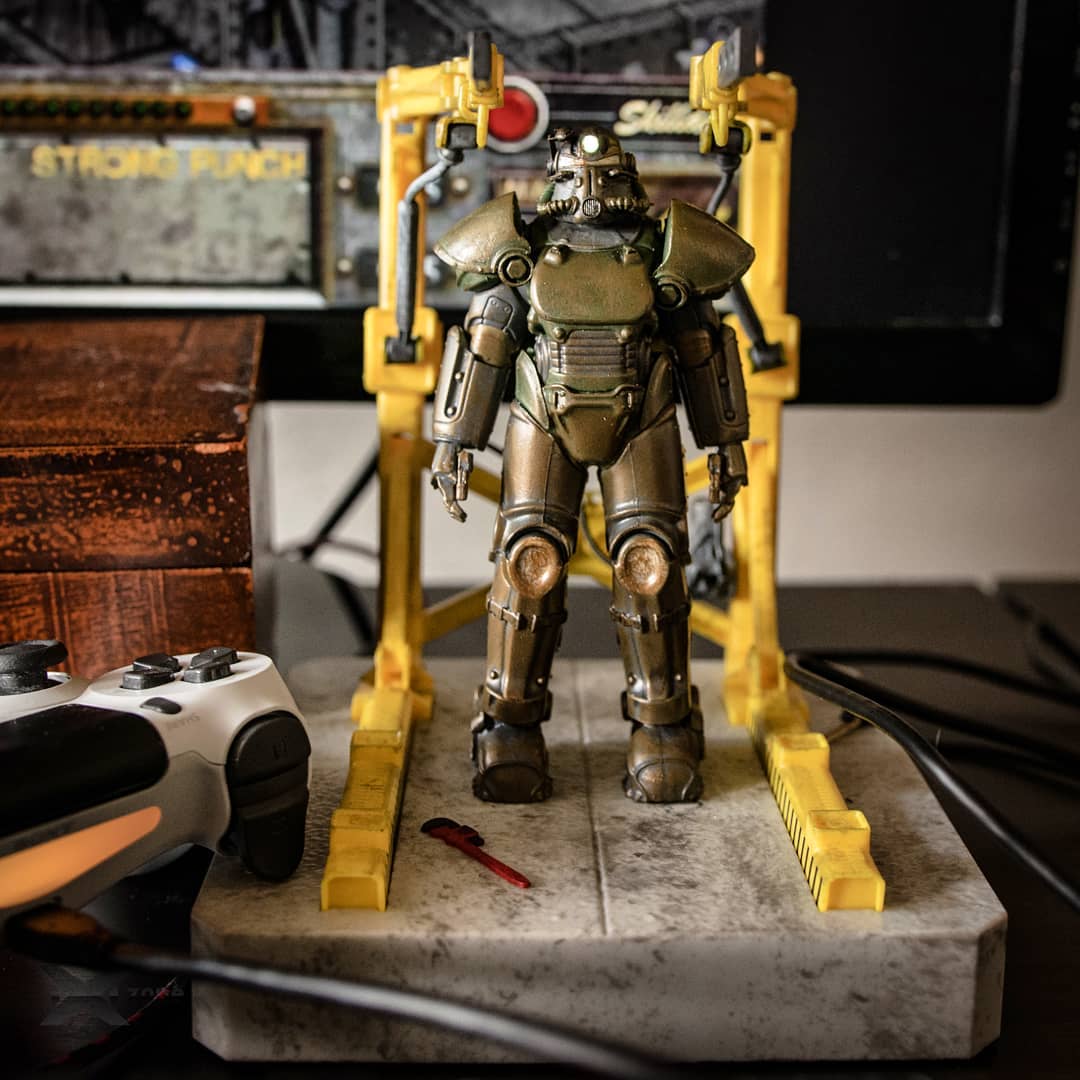 Figurka Fallout - T-51 Power Armor USB Hub (18 cm) - Xzone.cz